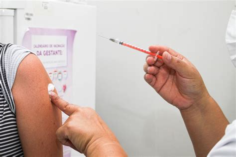 Março Lilás vacina contra o HPV está disponível para meninos e meninas