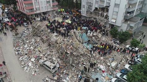 Ascienden a 2 600 muertos por los terremotos en Turquía y Siria