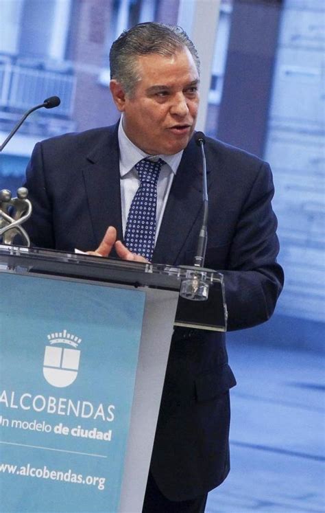 Muere el médico Bartolomé Beltrán a los 74 años