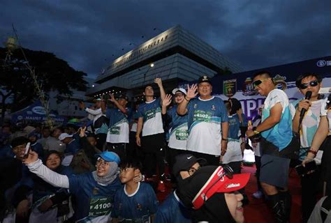 Gubernur Arinal Dan Riana Bersama Ribuan Peserta Ramaikan Lampung Half