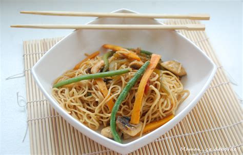 Nouilles chinoises sautées aux légumes Maman ça déborde