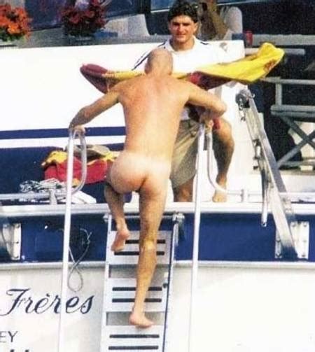 Omg He S Naked Bruce Willis Omg Blog