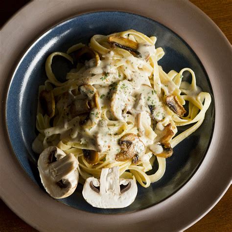 Recette Pâtes à la crème poulet et champignons