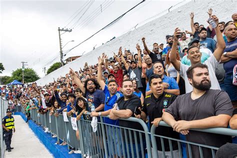 Torcida do Aster Itaquá vai ao jogo contra o Flamengo em 15 ônibus