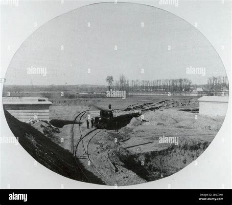 Le Pont Canal De Briare La Construction 1894 1896 Stock Photo Alamy