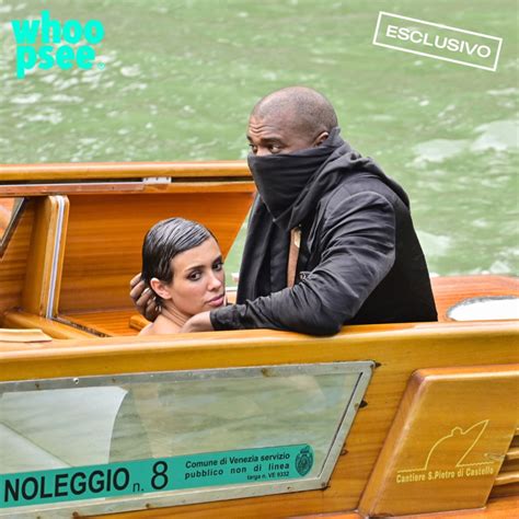 Kanye West Con Bianca Censori Mostra Un Po Troppo Di S A Venezia