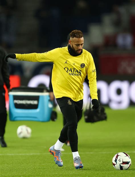 Neymar S Kiss With Bruna Biancardi On His St Birthday Is He Dating