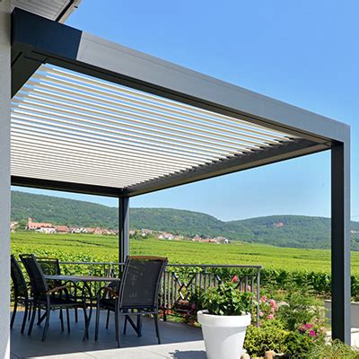 Pergolas bioclimatiques alu à lames orientables sur mesure Komilfo