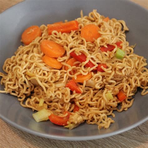 Gebratene Nudeln mit Gemüse Vegane Rezepte auf 100Affen de