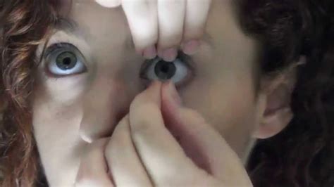 DESDE ÓPTICA GREFER Cómo poner y quitar las lentillas o lentes de