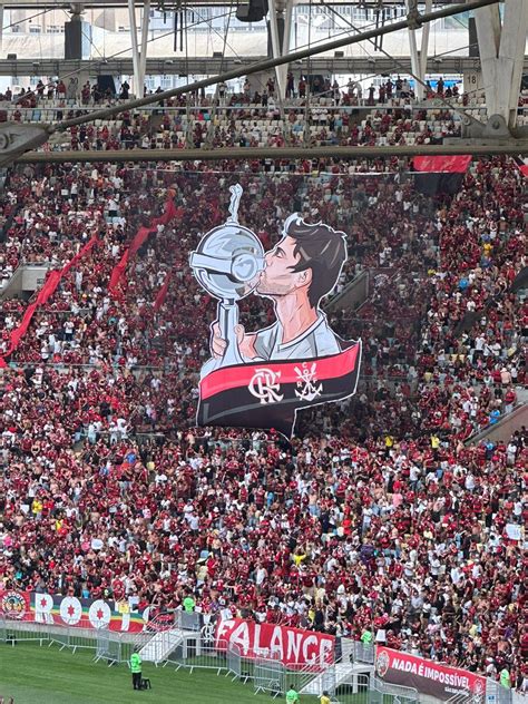 Mosaicos taças no gramado e mais as homenagens do Flamengo para
