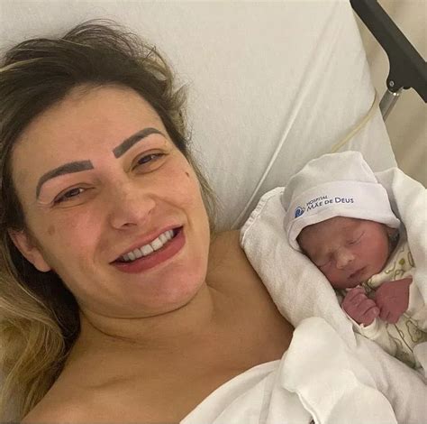 Nasce o segundo filho de Andressa Urach Veja a 1ª foto do bebê