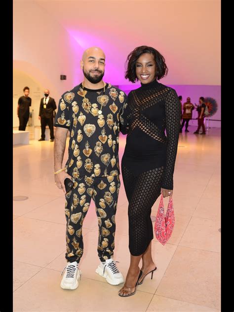 Foto Iza e o marido Sérgio Santos marcaram presença no aniversário