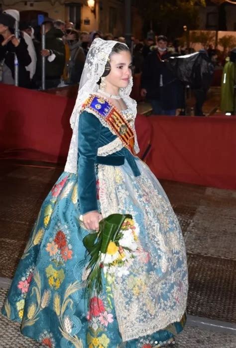 La historia del traje que llevó la fallera mayor infantil 2023 en su