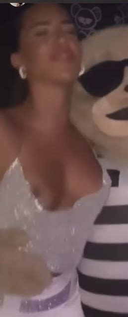 Toutes Les Photos De Marwa Merazka Nue Et Seins Nus Whassup