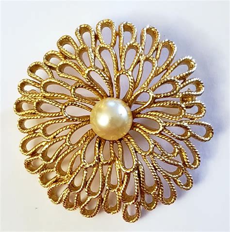 Vintage Trifari Crown Gold Tone Faux Pearl 1 7 8 F Gem