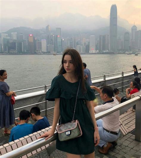 10 Potret Dasha Taran YouTuber Rusia Yang Dikontrak Agensi Korea