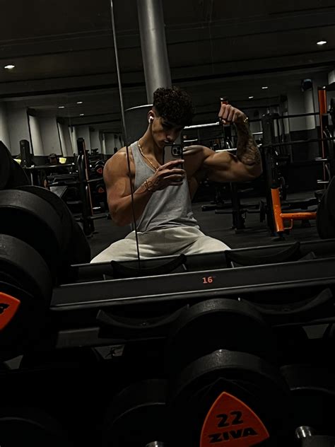 Alphagodsepanta On Twitter Juicy Gym Pump Look At Those Big Chokers