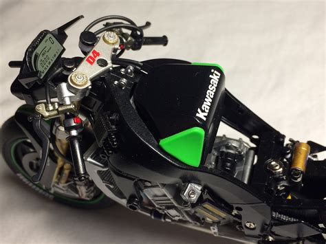 Kawasaki Ninja ZX RR Bike Plastic Model Motorcycle Kit 1 12 Scale