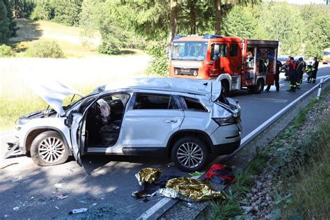 Unfall zwischen Jägerhaus und Schwarzenberg Skoda überschlägt sich