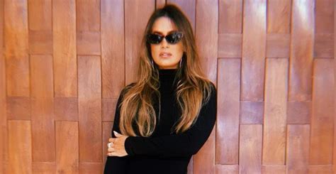 Ex BBB Carol Peixinho curte praia do Rio de Janeiro e fãs elogiam