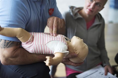 Atragantamiento en bebés y niños cómo actuar y qué hacer