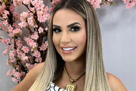 Deolane Bezerra instala escutas em casa para saber se estão falando dela