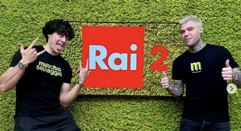 Fedez Muschio Selvaggio Si Trasferisce A Sanremo E Dai Social