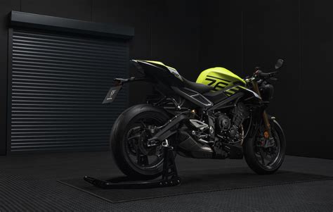 Ra mắt naked bike Triumph Street Triple 2023 nhiều thay đổi nhất từ