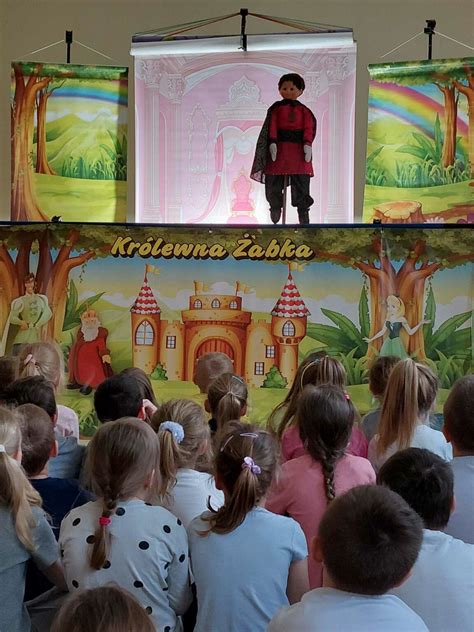 Teatrzyk Królewna Żabka u starszych przedszkolaków Przedszkole