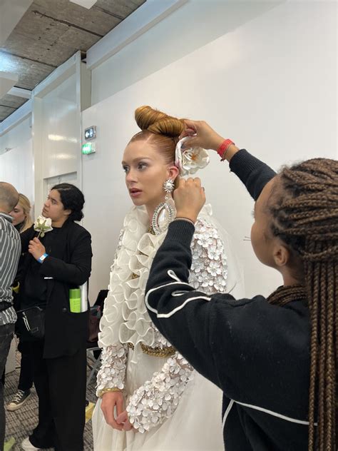 Foto Marina Ruy Barbosa Tem Penteado Ajustado Ao Desfilar Como Noiva
