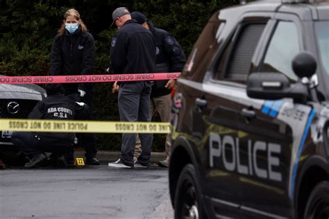 Tiroteio Em Shopping Nos Estados Unidos Deixa Ao Menos Dois Mortos E