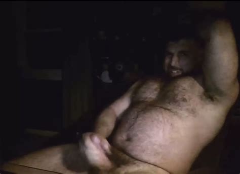 수염난 털이 무성한 덩어리가 포경 자지를 쓰다듬다 xHamster