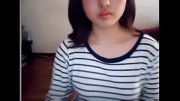 Coreana con el coño apretado es tocada en la webcam 69CAM CLUB XNXX