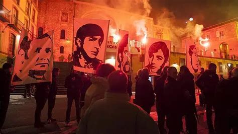 Dos Detenidos Y Cinco Ertzainas Heridos En Vitoria En Incidentes Tras