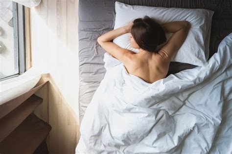 7 Manfaat Tidur Telanjang Yang Jarang Diketahui Alodokter