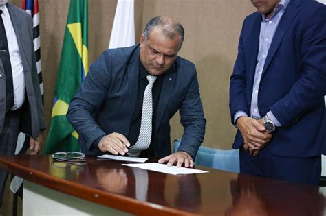 Guaraci Souza Castro o Guará toma posse como vereador na Câmara de