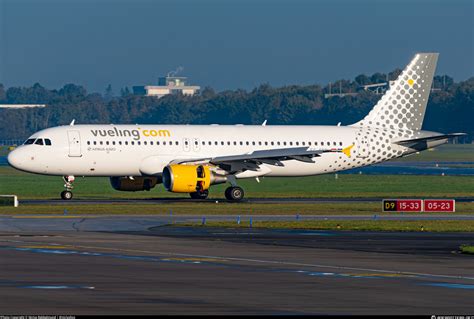 EC KDG Vueling Airbus A320 214 Photo By Niclas Rebbelmund Niclashco