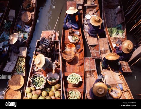 Thailand Bangkok Damnoen Saduak Floating Market Stock Photo Alamy