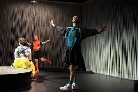Luft nach oben Schauspiel von Fabienne Dür
