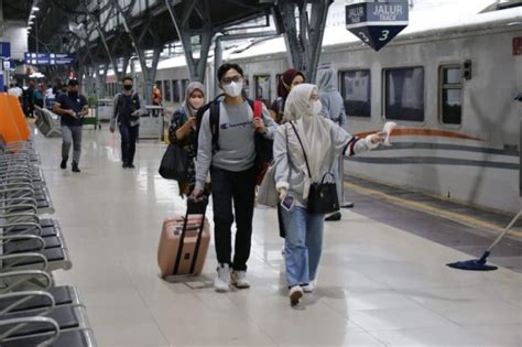 Pemesanan Tiket KA Libur Natal Dan Tahun Baru 2022 2023 Dari Daop 8