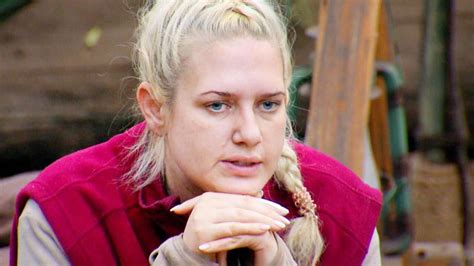 Hass im Netz Dschungelcamp Star Sarah Knappik zieht sich zurück