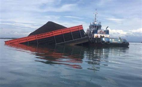 Rusak Di Perairan Sapudi Kapal Tongkang Muat Batu Bara Ditarik Ke