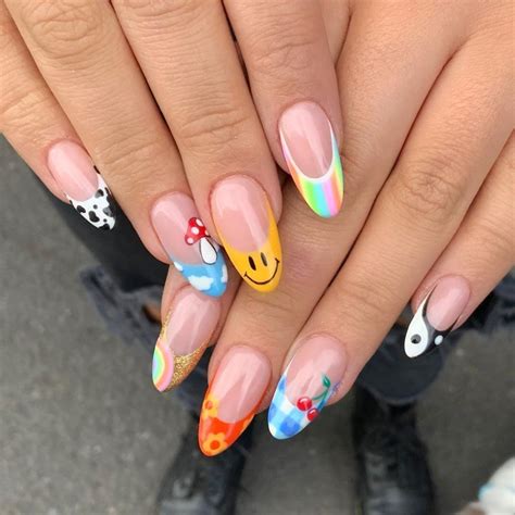 Need Nail Inspo Peep These Cute Smiley Face Nail Designs Edgy Nails