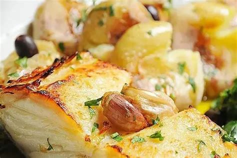 Bacalhau à Lagareiro Uma Receita Tradicional Portuguesa Mistura Brasil