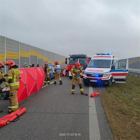 Śmiertelny wypadek na S8 w powiecie łaskim Ciężarówka zderzyła się z