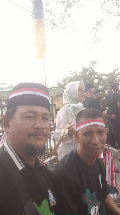 Pemain Kompangan RT 30 Kenali Besar Juara Rekor Muri Battle Of