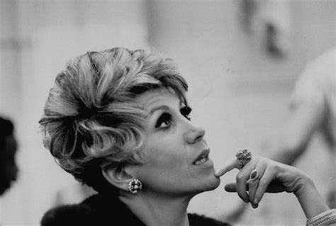 Hot Sexy Rona Barrett Bikini Pics