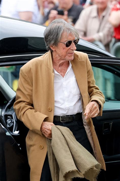 Jacques Dutronc épaulé par sa compagne Sylvie Duval pour dire adieu à