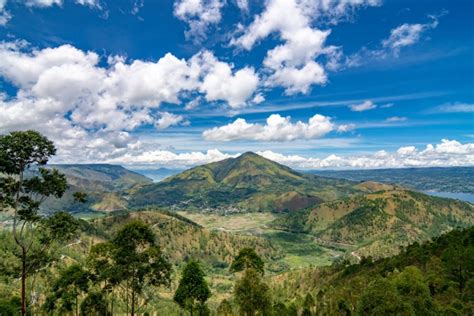 Spot Terbaik Ini Wajib Dikunjungi Saat Liburan Ke Danau Toba Haluan